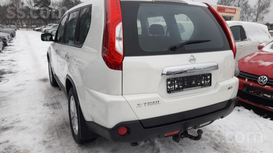 White Nissan X-Trail 2013 in Riga, with an engine capacity of 2.00 L and mileage of 199 thousand km for 6900 €, photo 5 on AUTOMOTO.COM.LV