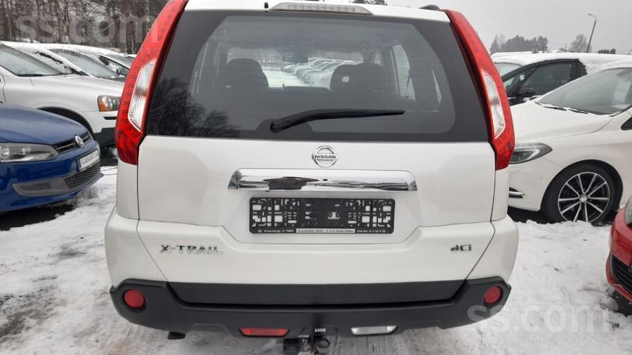 White Nissan X-Trail 2013 in Riga, with an engine capacity of 2.00 L and mileage of 199 thousand km for 6900 €, photo 6 on AUTOMOTO.COM.LV