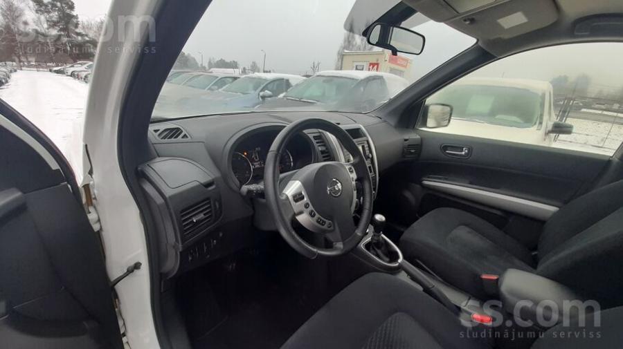 White Nissan X-Trail 2013 in Riga, with an engine capacity of 2.00 L and mileage of 199 thousand km for 6900 €, photo 13 on AUTOMOTO.COM.LV