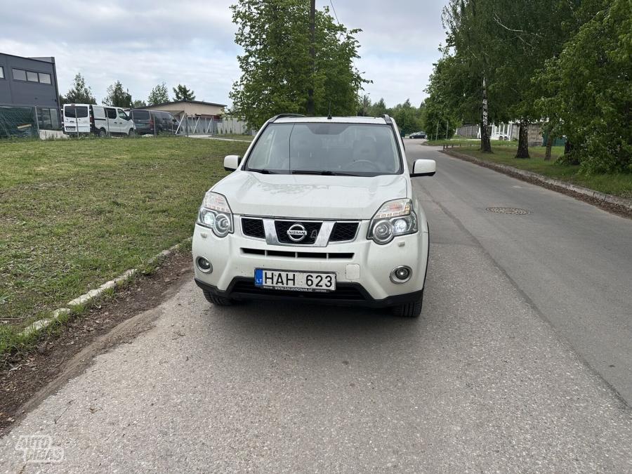 White Nissan X-Trail 2013 in Kaunas, with an engine capacity of 2.00 L and mileage of 364 thousand km for 6400 €, photo 3 on AUTOMOTO.COM.LV