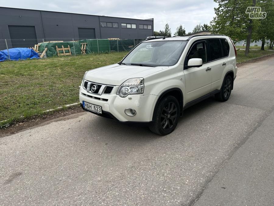 White Nissan X-Trail 2013 in Kaunas, with an engine capacity of 2.00 L and mileage of 364 thousand km for 6400 €, photo 6 on AUTOMOTO.COM.LV
