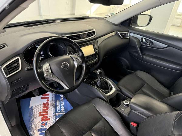 White Nissan X-Trail 2014 in Alytus, with an engine capacity of 0.00 L and mileage of 309 thousand km for 8400 €, photo 9 on AUTOMOTO.COM.LV