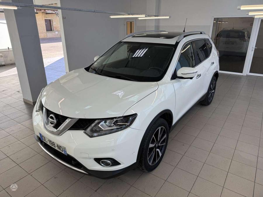 White Nissan X-Trail 2014 in Alytus, with an engine capacity of 1.60 L and mileage of 309 thousand km for 7900 €, photo 1 on AUTOMOTO.COM.LV