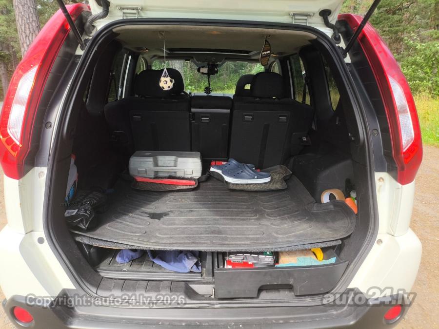 White Nissan X-Trail 2014 in Tallinn, with an engine capacity of 2.00 L and mileage of 346 thousand km for 6500 €, photo 3 on AUTOMOTO.COM.LV