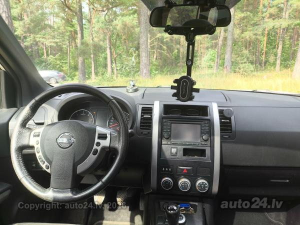 White Nissan X-Trail 2014 in Tallinn, with an engine capacity of 2.00 L and mileage of 346 thousand km for 6500 €, photo 3 on AUTOMOTO.COM.LV