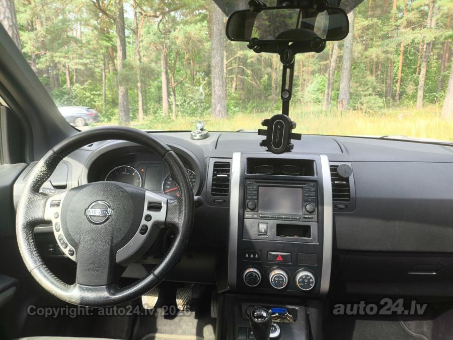 White Nissan X-Trail 2014 in Tallinn, with an engine capacity of 2.00 L and mileage of 346 thousand km for 6500 €, photo 4 on AUTOMOTO.COM.LV