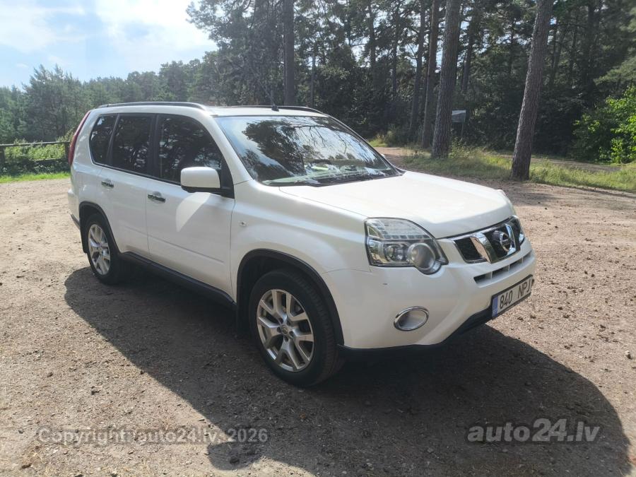 White Nissan X-Trail 2014 in Tallinn, with an engine capacity of 2.00 L and mileage of 346 thousand km for 6500 €, photo 5 on AUTOMOTO.COM.LV