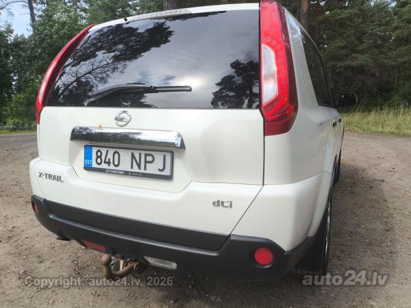 White Nissan X-Trail 2014 in Tallinn, with an engine capacity of 2.00 L and mileage of 346 thousand km for 6500 €, photo 5 on AUTOMOTO.COM.LV