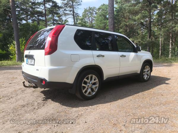 White Nissan X-Trail 2014 in Tallinn, with an engine capacity of 2.00 L and mileage of 346 thousand km for 6500 €, photo 6 on AUTOMOTO.COM.LV