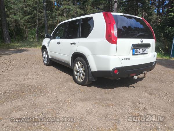 White Nissan X-Trail 2014 in Tallinn, with an engine capacity of 2.00 L and mileage of 346 thousand km for 6500 €, photo 7 on AUTOMOTO.COM.LV