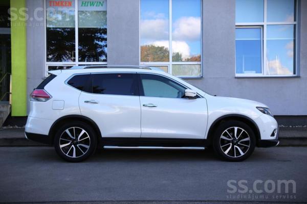 White Nissan X-Trail 2015 in Riga, with an engine capacity of 1.60 L and mileage of 0 thousand km for 7995 €, photo 3 on AUTOMOTO.COM.LV