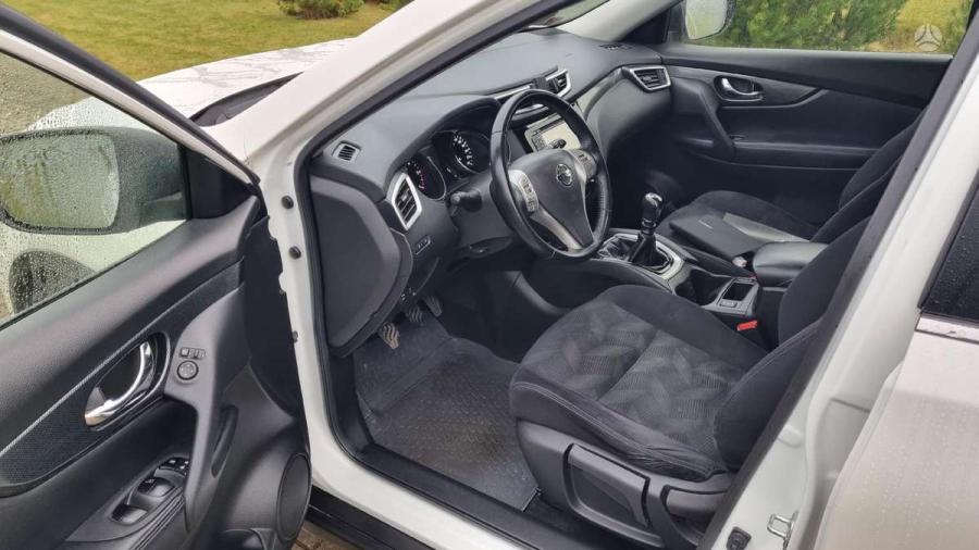 White Nissan X-Trail 2015 in Radviliskis, with an engine capacity of 1.60 L and mileage of 156 thousand km for 8700 €, photo 15 on AUTOMOTO.COM.LV
