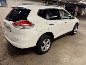 White Nissan X-Trail 2015 in Riga, with an engine capacity of 1.60 L and mileage of 173 thousand km for 9500 €, photo 4 on AUTOMOTO.COM.LV