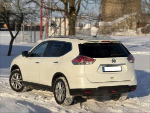 White Nissan X-Trail 2015 in Siauliai, with an engine capacity of 2.50 L and mileage of 233 thousand km for 6800 €, photo  on AUTOMOTO.COM.LV