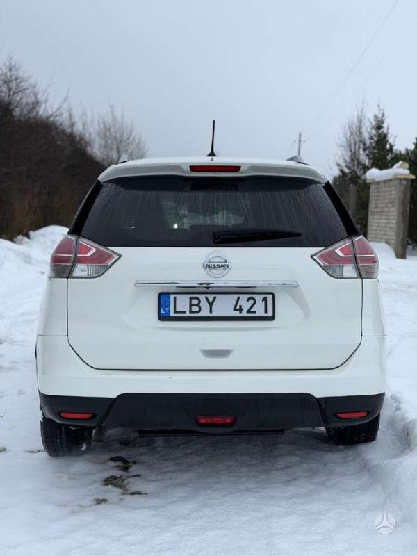 White Nissan X-Trail 2015 in Kaunas, with an engine capacity of 2.49 L and mileage of 145 thousand km for 7750 €, photo 3 on AUTOMOTO.COM.LV