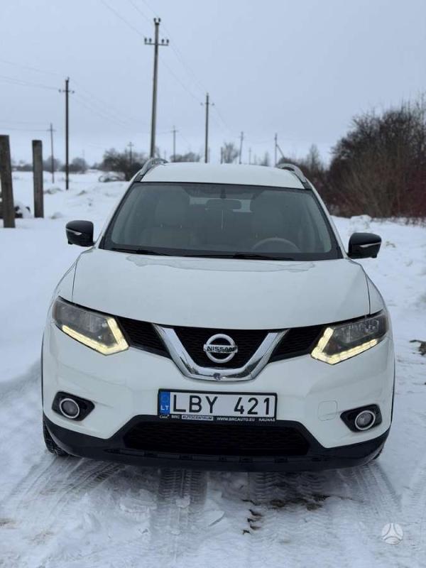 White Nissan X-Trail 2015 in Kaunas, with an engine capacity of 2.49 L and mileage of 145 thousand km for 7750 €, photo 4 on AUTOMOTO.COM.LV
