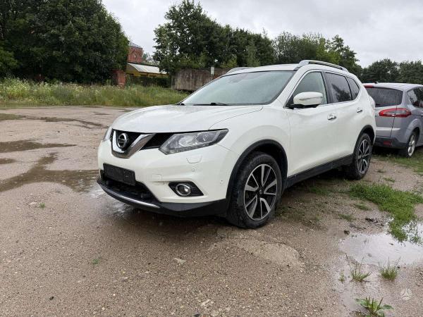 White Nissan X-Trail 2015 in Kaunas, with an engine capacity of 1.60 L and mileage of 162 thousand km for 5300 €, photo 1 on AUTOMOTO.COM.LV
