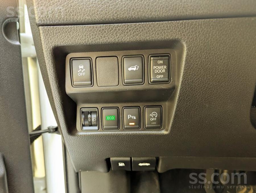 Balts Nissan X-Trail 2015 Rīga, ar dzinēja tilpumu 1.60 L un nobraukumu 176 tūkst. km par 7800 €, foto 10 vietnē AUTOMOTO.COM.LV