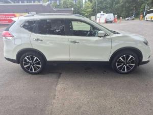 White Nissan X-Trail 2015 in Vilnius, with an engine capacity of 1.60 L and mileage of 232 thousand km for 10000 €, photo 4 on AUTOMOTO.COM.LV