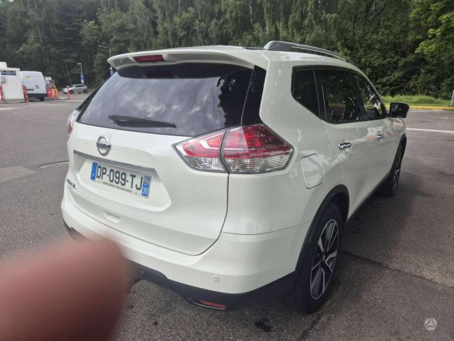 White Nissan X-Trail 2015 in Vilnius, with an engine capacity of 1.60 L and mileage of 232 thousand km for 10000 €, photo 5 on AUTOMOTO.COM.LV