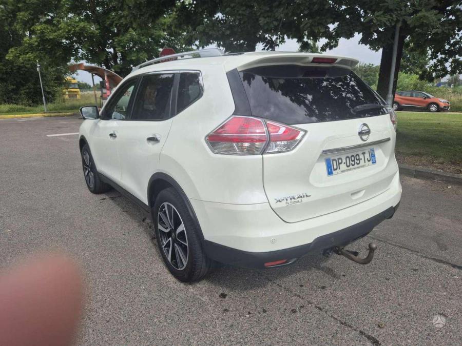 White Nissan X-Trail 2015 in Vilnius, with an engine capacity of 1.60 L and mileage of 232 thousand km for 10000 €, photo 7 on AUTOMOTO.COM.LV