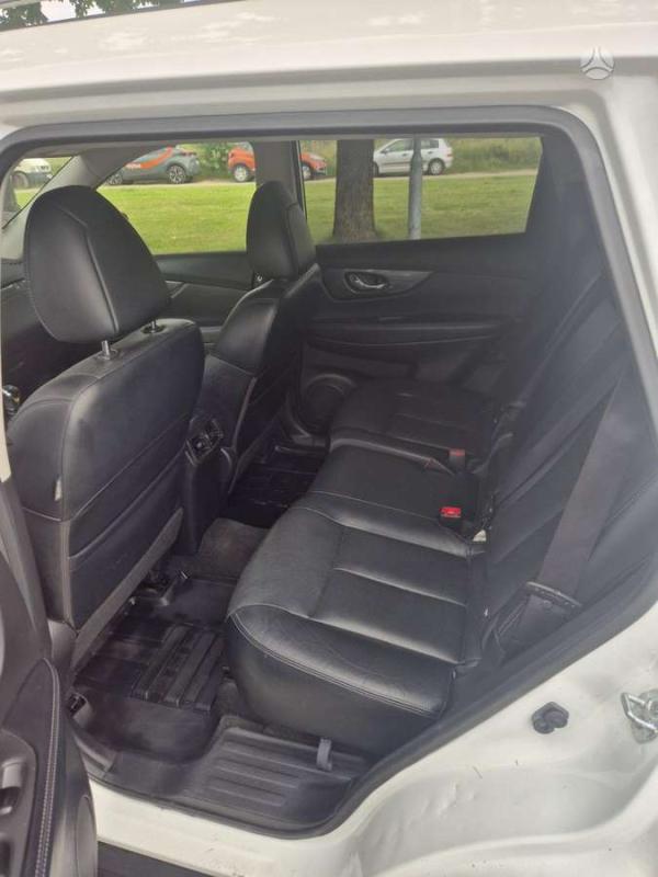 White Nissan X-Trail 2015 in Vilnius, with an engine capacity of 1.60 L and mileage of 232 thousand km for 10000 €, photo 10 on AUTOMOTO.COM.LV