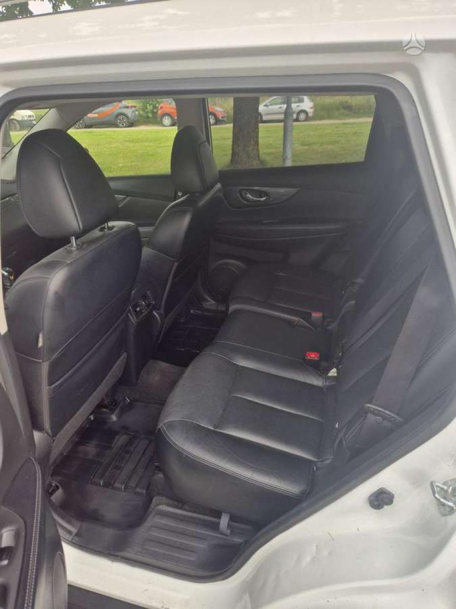 White Nissan X-Trail 2015 in Vilnius, with an engine capacity of 1.60 L and mileage of 232 thousand km for 10000 €, photo 11 on AUTOMOTO.COM.LV
