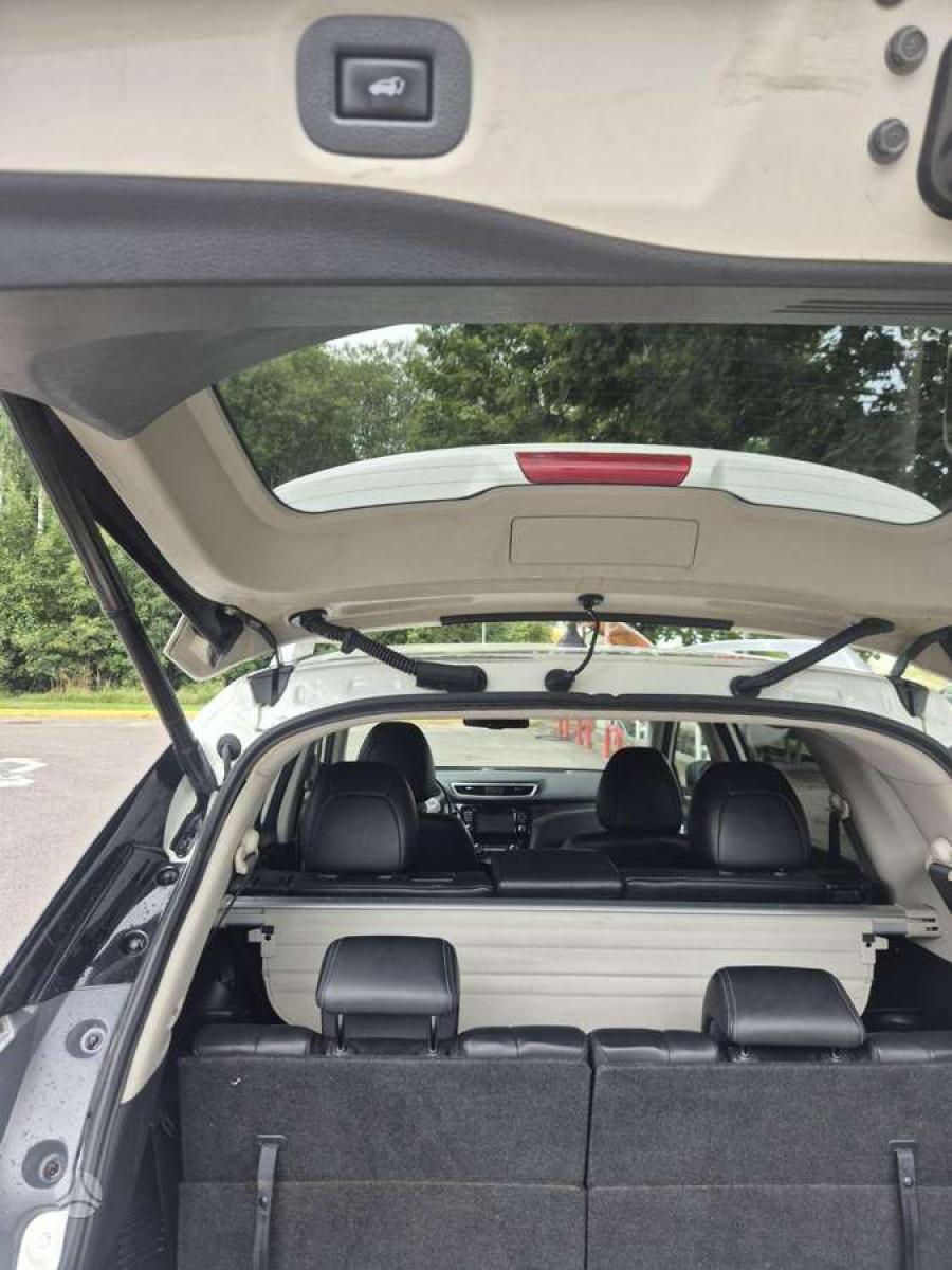 White Nissan X-Trail 2015 in Vilnius, with an engine capacity of 1.60 L and mileage of 232 thousand km for 10000 €, photo 12 on AUTOMOTO.COM.LV