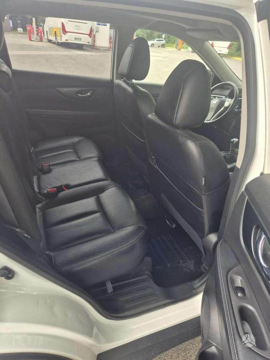 White Nissan X-Trail 2015 in Vilnius, with an engine capacity of 1.60 L and mileage of 232 thousand km for 10000 €, photo 15 on AUTOMOTO.COM.LV