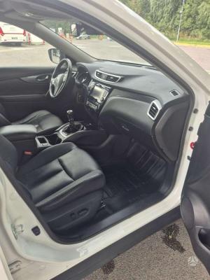 White Nissan X-Trail 2015 in Vilnius, with an engine capacity of 1.60 L and mileage of 232 thousand km for 10000 €, photo 16 on AUTOMOTO.COM.LV