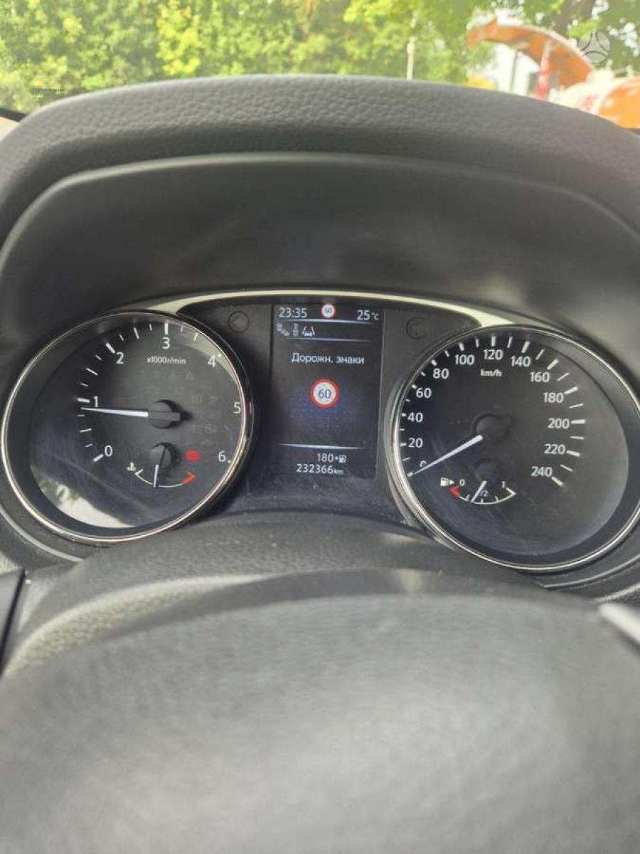 White Nissan X-Trail 2015 in Vilnius, with an engine capacity of 1.60 L and mileage of 232 thousand km for 10000 €, photo 19 on AUTOMOTO.COM.LV