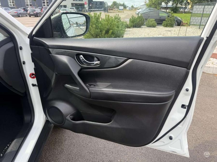 Белый Ниссан ИксТрейл 2015 в Таураге, объемом двигателя 1.60 л и пробегом 187 тыс. км за 8700 €, фото 19 на AUTOMOTO.COM.LV