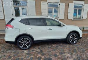 White Nissan X-Trail 2015 in Riga, with an engine capacity of 1.60 L and mileage of 203 thousand km for 8300 €, photo  on AUTOMOTO.COM.LV