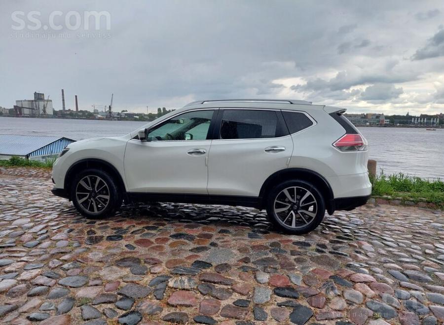 White Nissan X-Trail 2015 in Riga, with an engine capacity of 1.60 L and mileage of 203 thousand km for 8300 €, photo 6 on AUTOMOTO.COM.LV