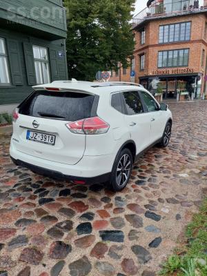 White Nissan X-Trail 2015 in Riga, with an engine capacity of 1.60 L and mileage of 203 thousand km for 8300 €, photo 11 on AUTOMOTO.COM.LV