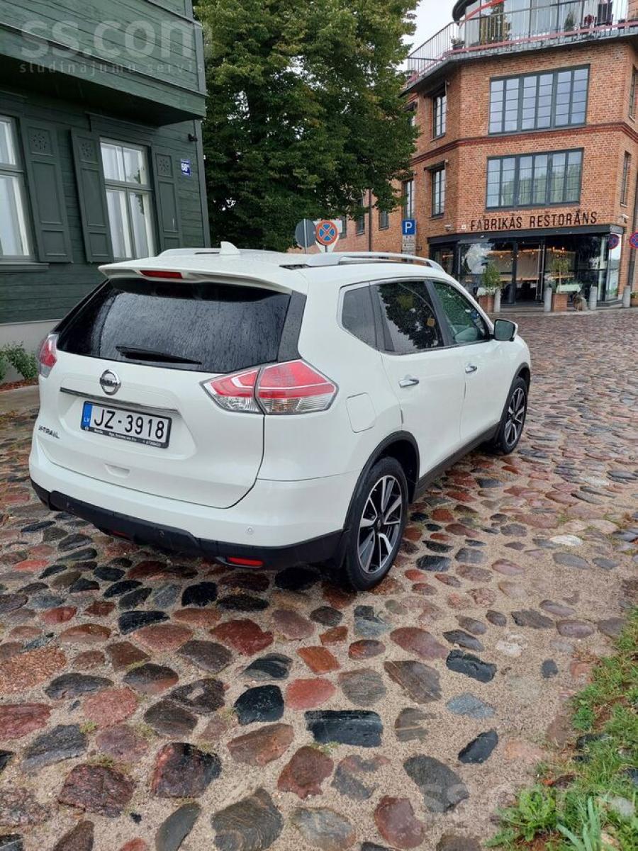 White Nissan X-Trail 2015 in Riga, with an engine capacity of 1.60 L and mileage of 203 thousand km for 8300 €, photo 11 on AUTOMOTO.COM.LV