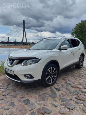 Balts Nissan X-Trail 2015 Rīga, ar dzinēja tilpumu 1.60 L un nobraukumu 203 tūkst. km par 7800 €, foto  vietnē AUTOMOTO.COM.LV
