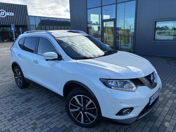 White Nissan X-Trail 2015 in Siauliai, with an engine capacity of 1.60 L and mileage of 251 thousand km for 8500 €, photo 3 on AUTOMOTO.COM.LV