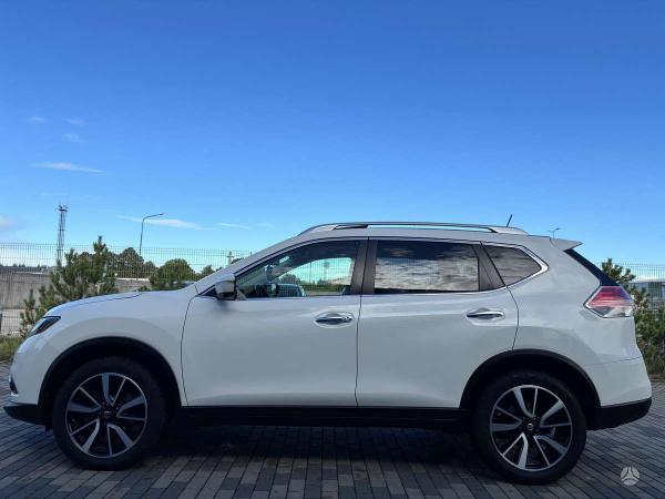White Nissan X-Trail 2015 in Siauliai, with an engine capacity of 1.60 L and mileage of 251 thousand km for 8500 €, photo 5 on AUTOMOTO.COM.LV
