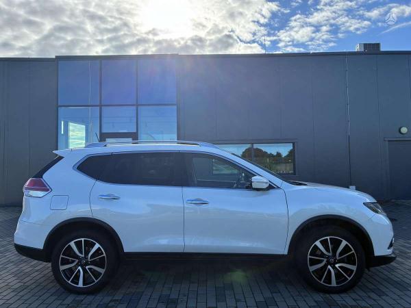 White Nissan X-Trail 2015 in Siauliai, with an engine capacity of 1.60 L and mileage of 251 thousand km for 8500 €, photo 6 on AUTOMOTO.COM.LV