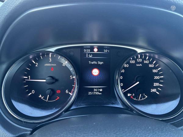 White Nissan X-Trail 2015 in Siauliai, with an engine capacity of 1.60 L and mileage of 251 thousand km for 8500 €, photo 11 on AUTOMOTO.COM.LV