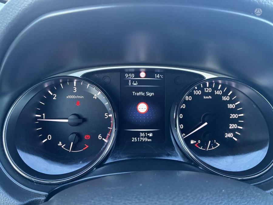 Balts Nissan X-Trail 2015 Šauļi, ar dzinēja tilpumu 1.60 L un nobraukumu 251 tūkst. km par 8500 €, foto 11 vietnē AUTOMOTO.COM.LV