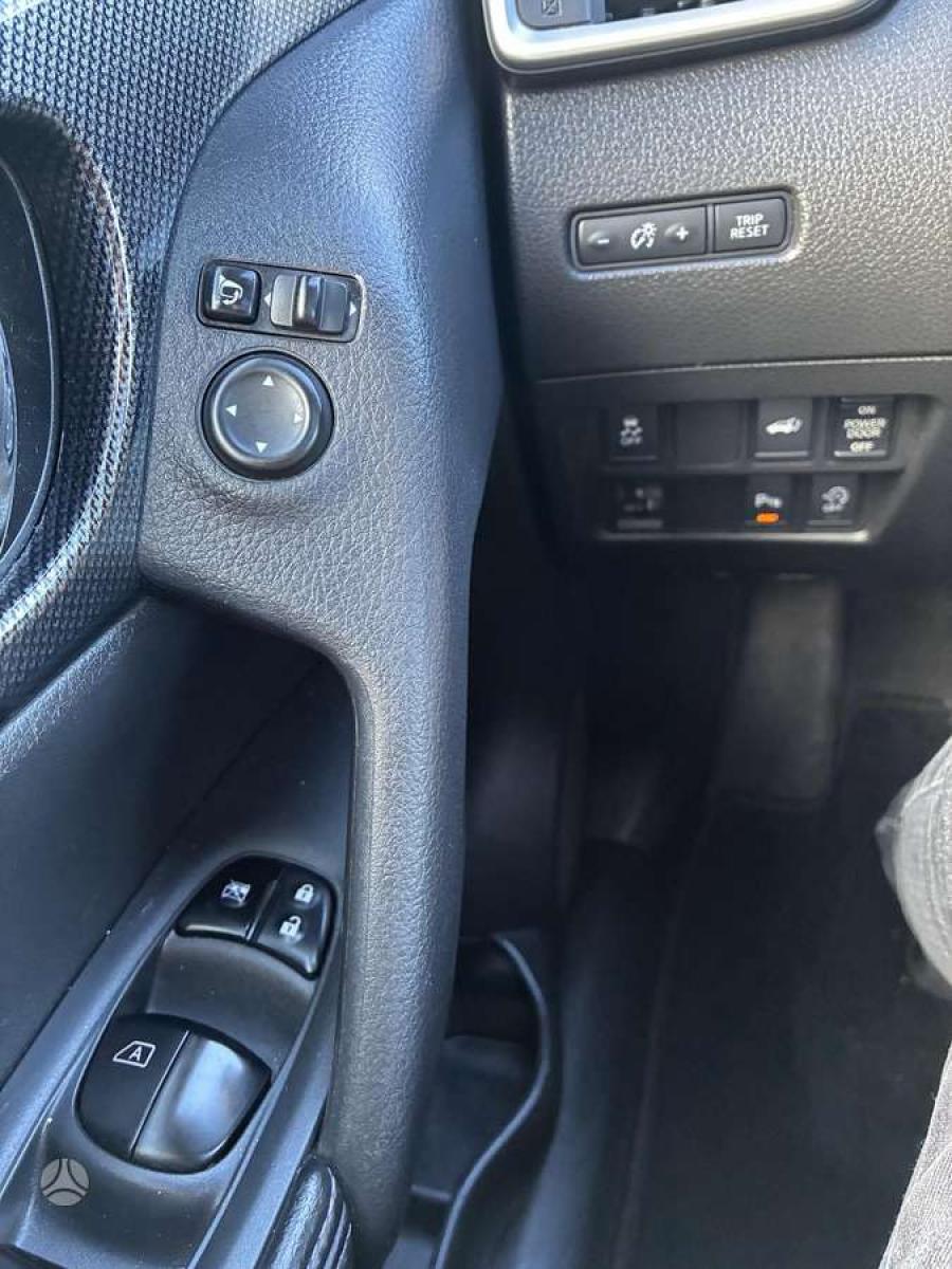 Balts Nissan X-Trail 2015 Šauļi, ar dzinēja tilpumu 1.60 L un nobraukumu 251 tūkst. km par 8500 €, foto 22 vietnē AUTOMOTO.COM.LV