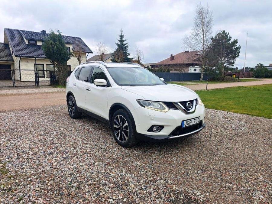 White Nissan X-Trail 2016 in Palanga, with an engine capacity of 1.60 L and mileage of 155 thousand km for 12900 €, photo 1 on AUTOMOTO.COM.LV
