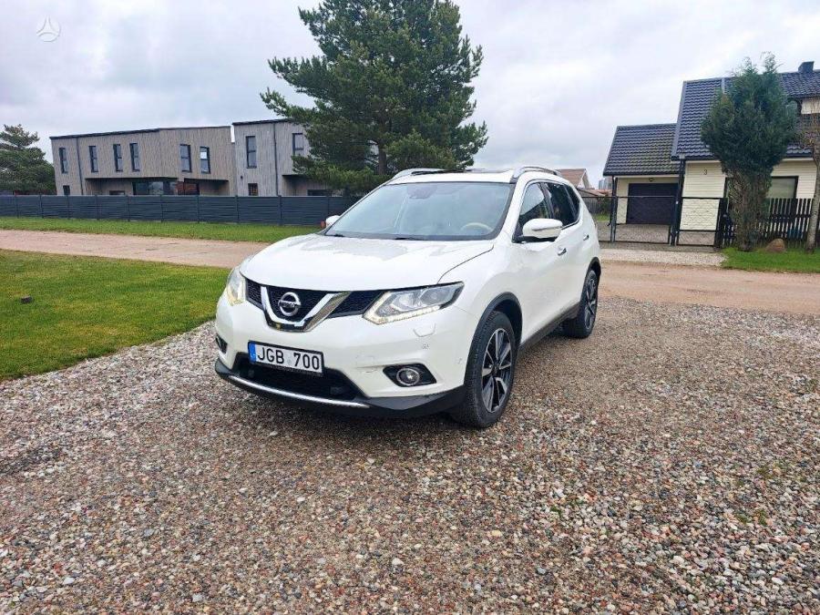 White Nissan X-Trail 2016 in Palanga, with an engine capacity of 1.60 L and mileage of 155 thousand km for 12900 €, photo 2 on AUTOMOTO.COM.LV