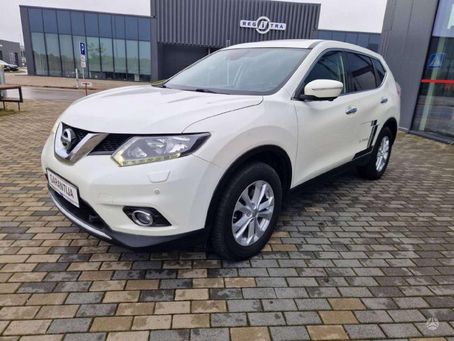 White Nissan X-Trail 2016 in Siauliai, with an engine capacity of 1.60 L and mileage of 230 thousand km for 9900 €, photo 3 on AUTOMOTO.COM.LV