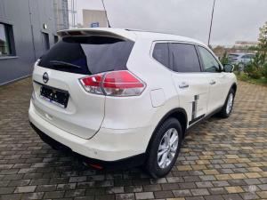 White Nissan X-Trail 2016 in Siauliai, with an engine capacity of 1.60 L and mileage of 230 thousand km for 9900 €, photo 4 on AUTOMOTO.COM.LV