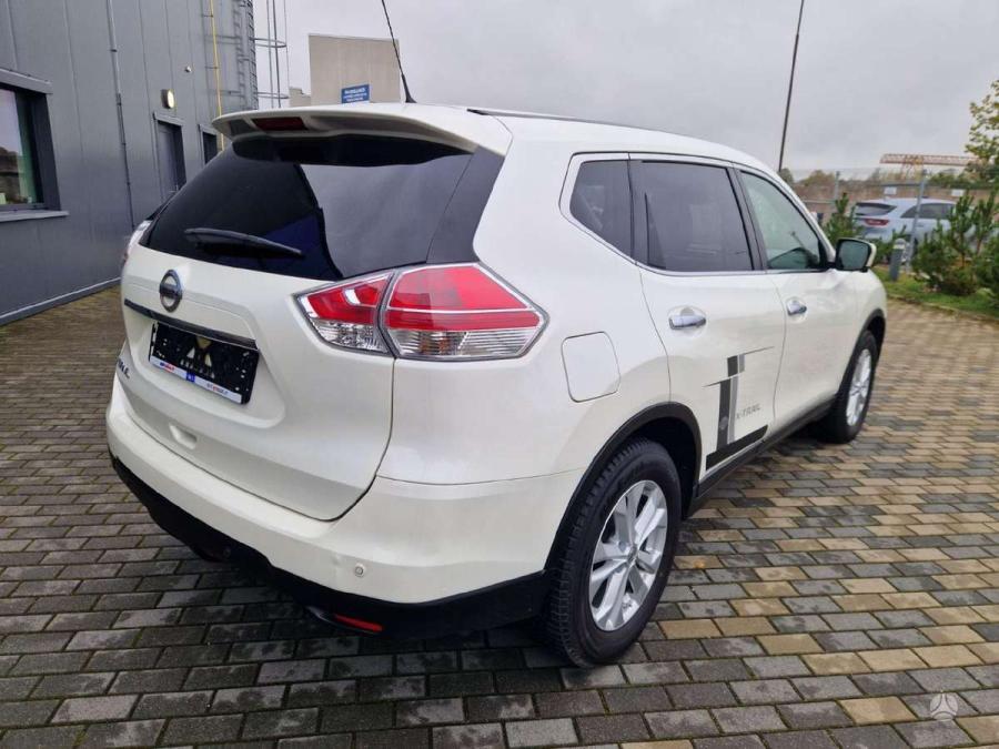 White Nissan X-Trail 2016 in Siauliai, with an engine capacity of 1.60 L and mileage of 230 thousand km for 9900 €, photo 4 on AUTOMOTO.COM.LV