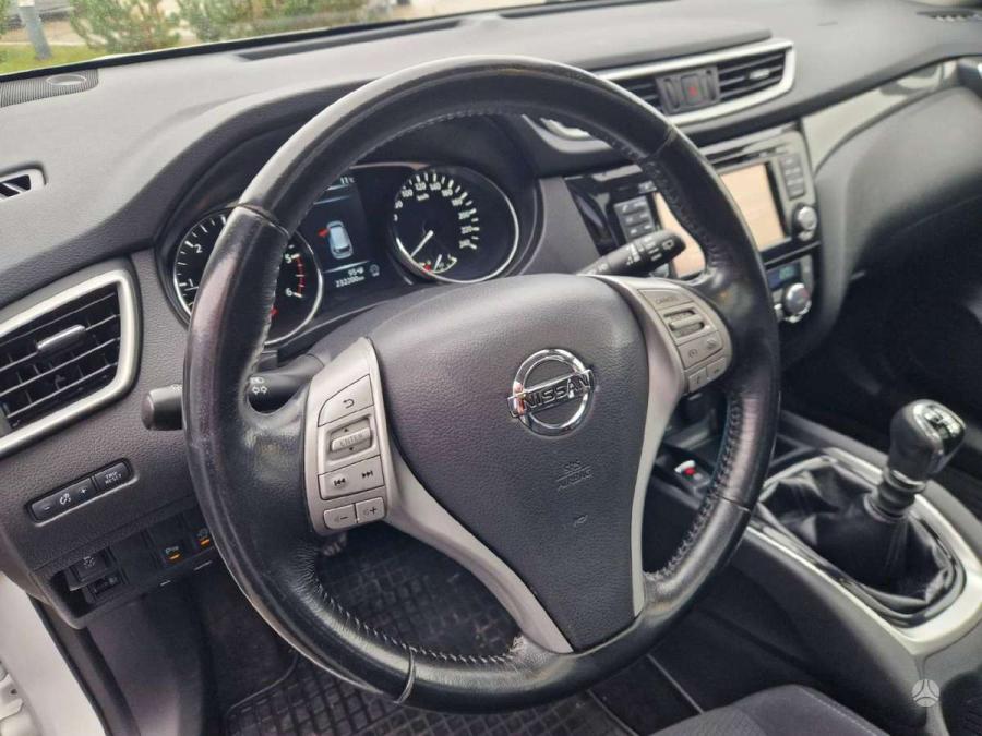 White Nissan X-Trail 2016 in Siauliai, with an engine capacity of 1.60 L and mileage of 230 thousand km for 9900 €, photo 13 on AUTOMOTO.COM.LV