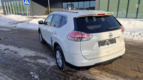 White Nissan X-Trail 2016 in Siauliai, with an engine capacity of 1.60 L and mileage of 230 thousand km for 9900 €, photo 5 on AUTOMOTO.COM.LV